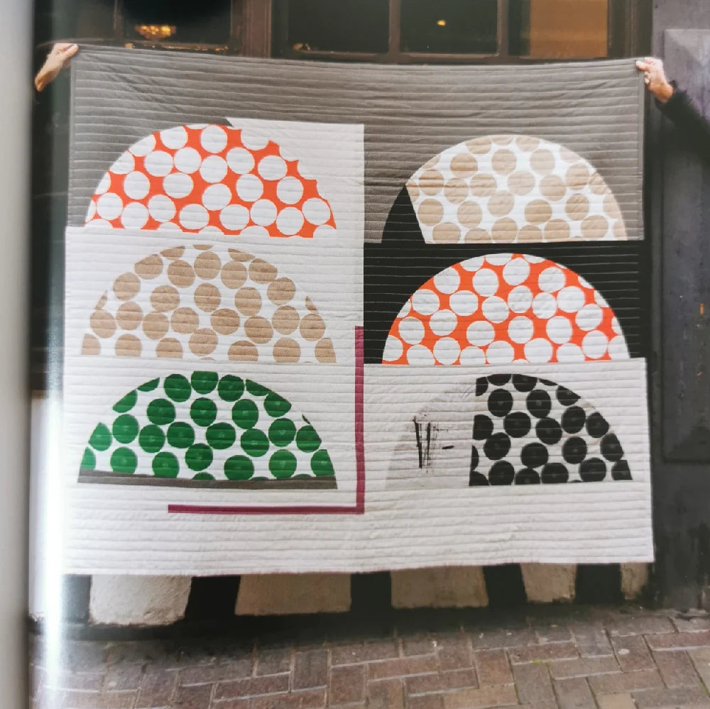 From Collage to Quilt af Sarah Hibbert – helenejuul.dk